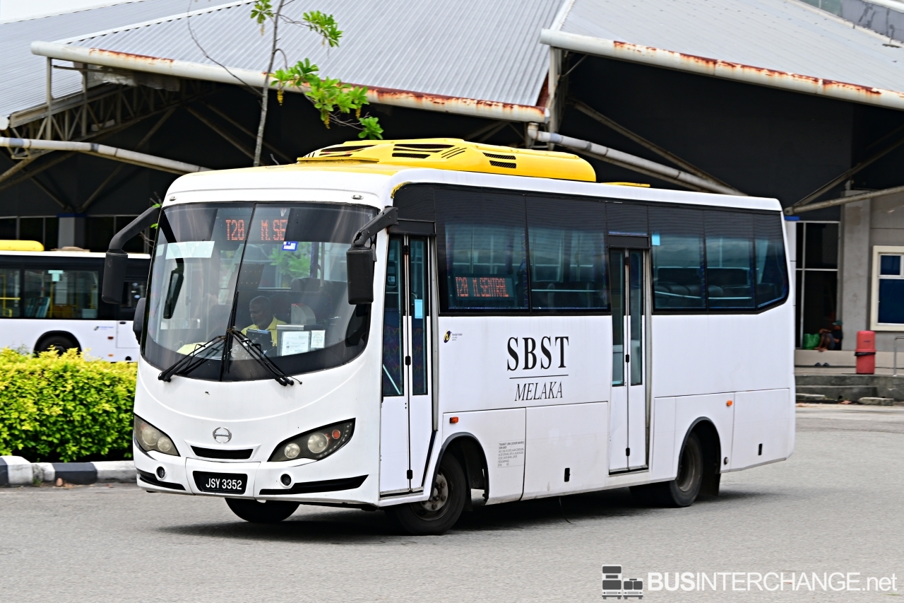 Bus T20 - BAS.MY Melaka Hino XZU720R (JSY3352) | Bus Interchange